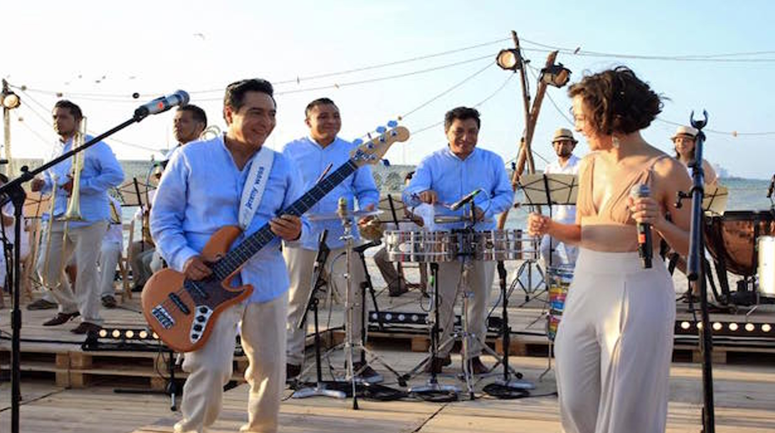 Nuevo récord para Los Ángeles Azules y Natalia Lafourcade - La Comadre ...