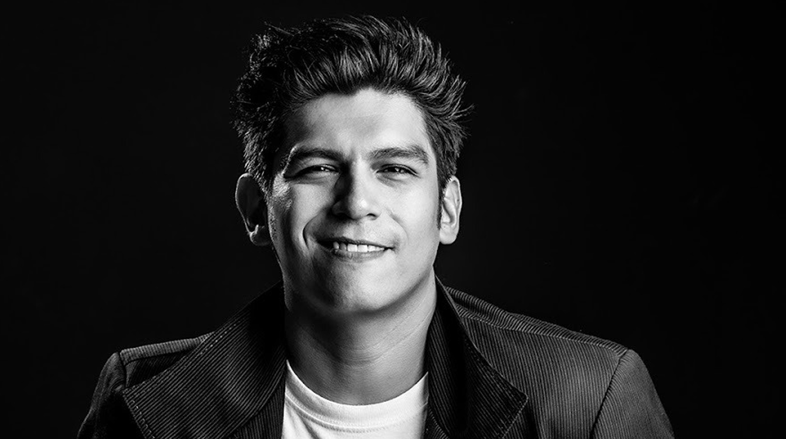 Elías Medina sorprende con nuevo álbum “A MI MODO” - La Comadre 101.7 ...